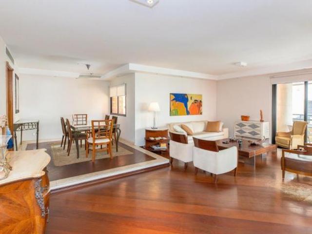 Apartamento tipo para venda com 3 quartos, sendo 1 suíte, 219.72m²