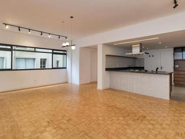 Apartamento tipo para venda com 3 quartos, sendo 1 suíte, 220m²