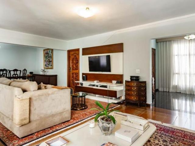 Apartamento tipo para venda com 3 quartos, sendo 1 suíte, 226m²