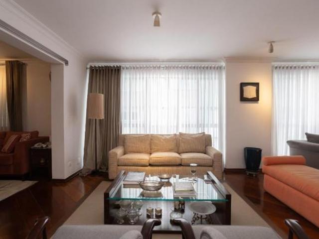 Apartamento tipo para venda com 3 quartos, sendo 1 suíte, 228m²
