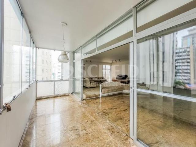 Apartamento tipo para venda com 3 quartos, sendo 1 suíte, 228m²