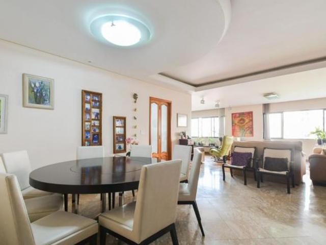 Apartamento tipo para venda com 3 quartos, sendo 1 suíte, 230m²