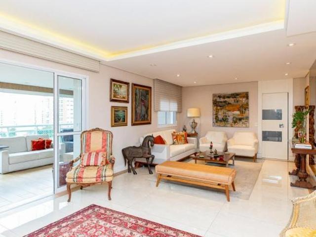 Apartamento tipo para venda com 3 quartos, sendo 3 suítes, 151m²