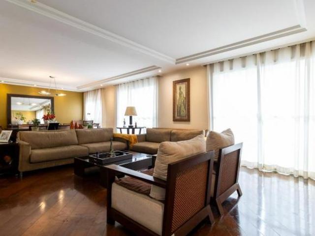 Apartamento tipo para venda com 3 quartos, sendo 3 suítes, 202m²