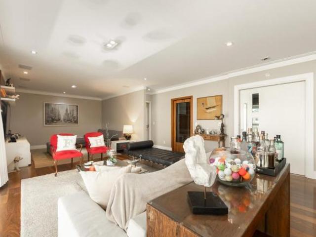 Apartamento tipo para venda com 3 quartos, sendo 3 suítes, 211m²