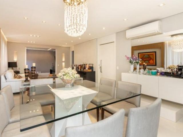 Apartamento tipo para venda com 3 quartos, sendo 3 suítes, 213m²