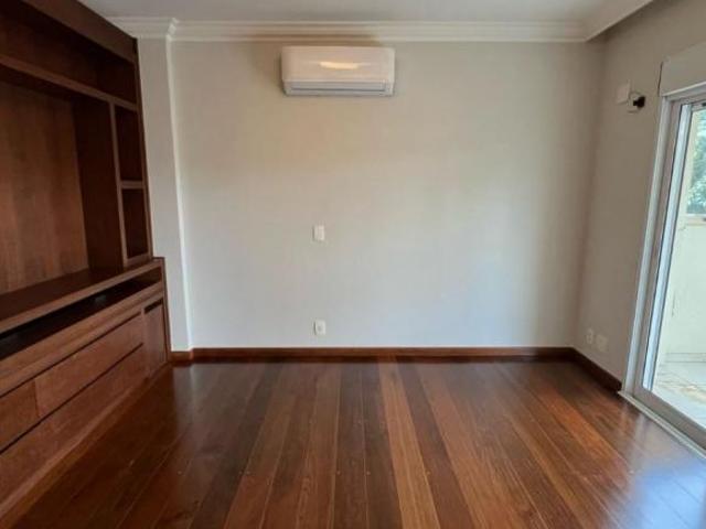 Apartamento tipo para venda com 3 quartos, sendo 3 suítes, 220m²