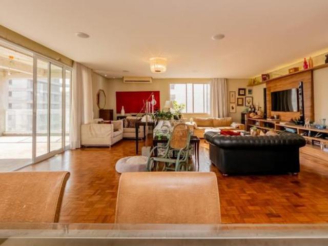 Apartamento tipo para venda com 3 quartos, sendo 3 suítes, 323m²