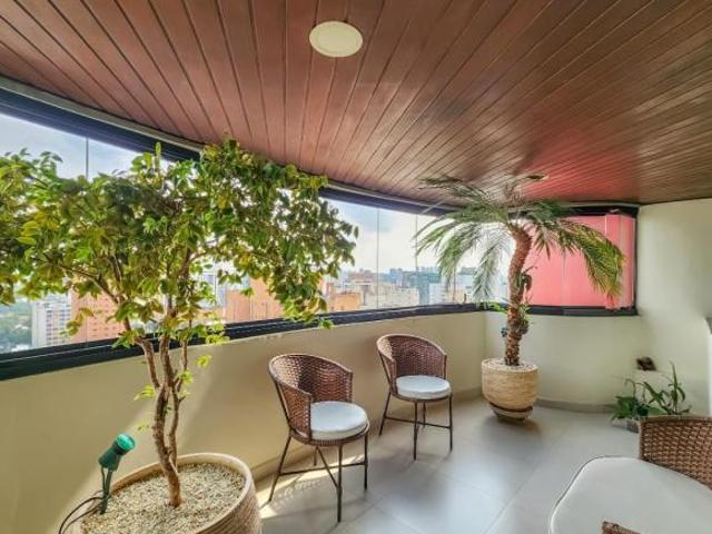 Apartamento tipo para venda com 4 quartos, sendo 4 suítes, 198m²