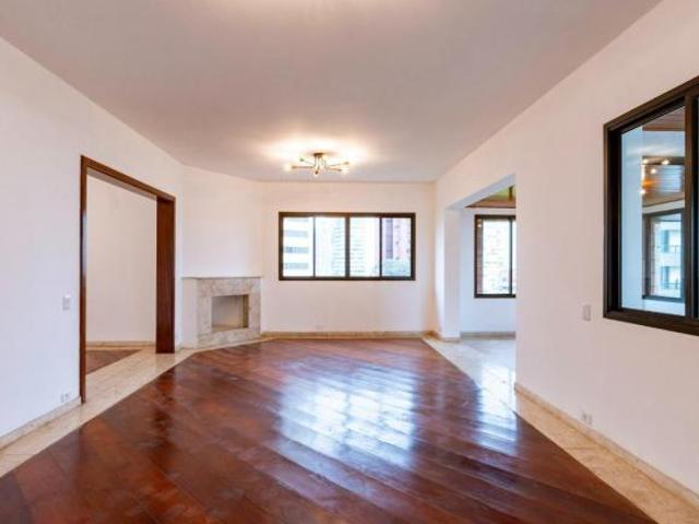 Apartamento tipo para venda com 4 quartos, sendo 4 suítes, 236m²