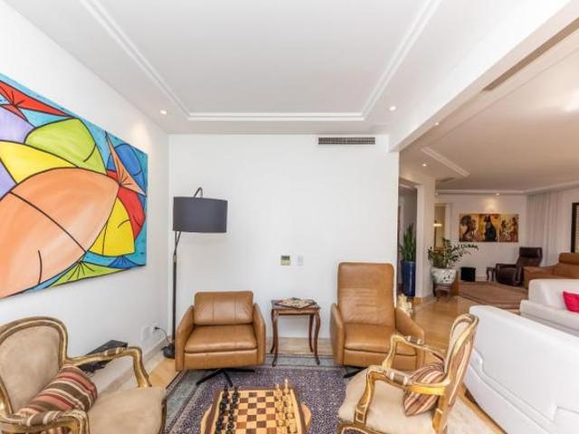 Apartamento tipo para venda com 4 quartos, sendo 4 suítes, 272m²