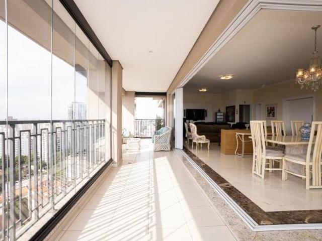 Apartamento tipo para venda com 4 quartos, sendo 4 suítes, 300m²