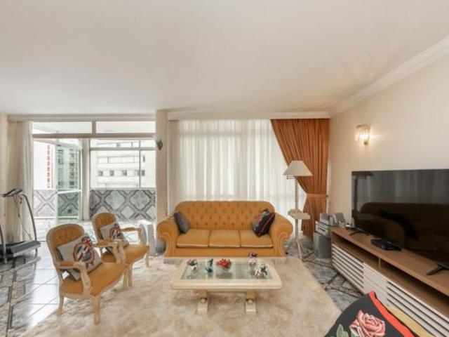 Apartamento tipo para venda com 4 quartos, sendo 1 suíte, 252m²