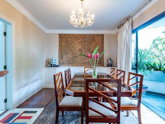 Apartamento tipo para venda com 4 quartos, sendo 2 suítes, 200m²