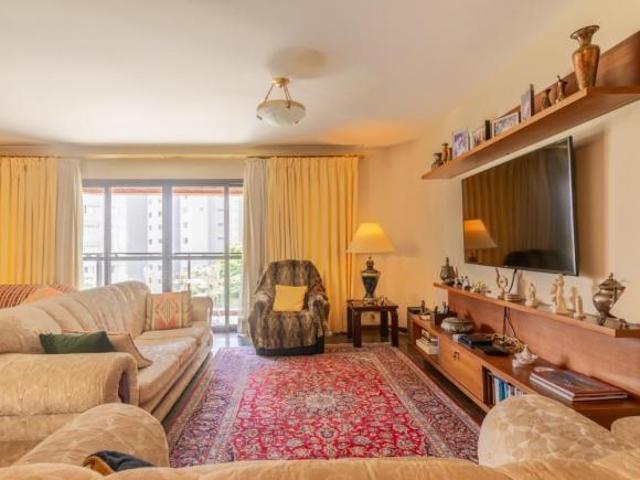 Apartamento tipo para venda com 4 quartos, sendo 2 suítes, 216m²