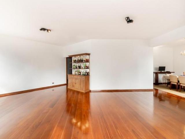 Apartamento tipo para venda com 4 quartos, sendo 2 suítes, 244m²