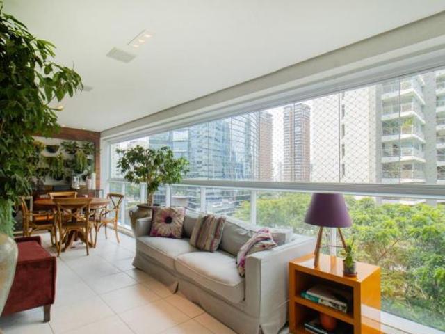 Apartamento tipo para venda com 4 quartos, sendo 3 suítes, 201m²