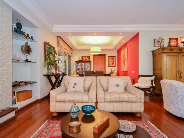 Apartamento tipo para venda com 4 quartos, sendo 3 suítes, 226.3m²
