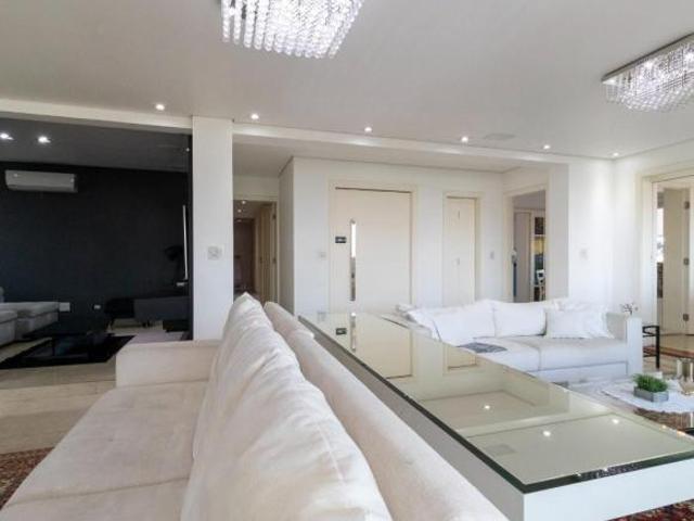 Apartamento tipo para venda com 4 quartos, sendo 3 suítes, 260m²
