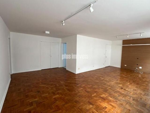 Apartamento tipo para venda e locação em Itaim Bibi com 3 quartos, sendo 1 suíte, 155m²