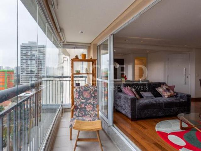 Apartamento tipo para venda em Campo Belo com 3 quartos, sendo 3 suítes, 131m²