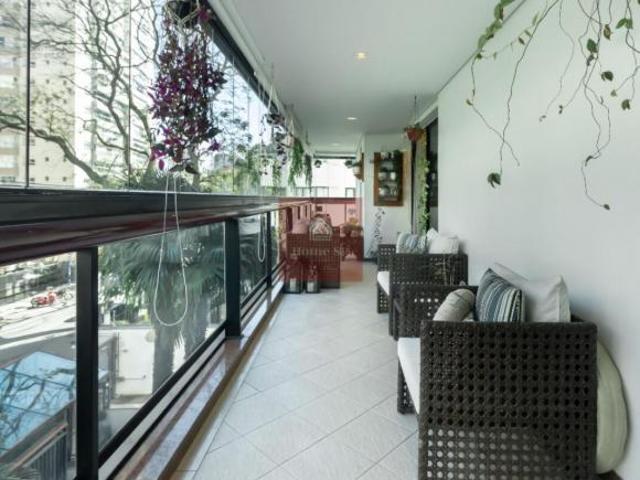 Apartamento tipo para venda em Campo Belo com 4 quartos, sendo 2 suítes, 243m²