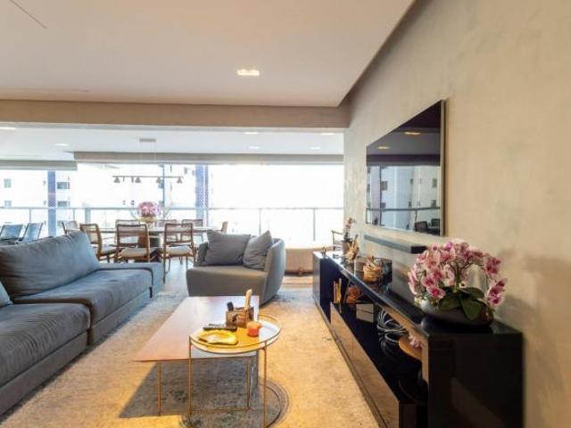 Apartamento tipo para venda em Chácara Santo Antônio com 4 quartos, sendo 3 suítes, 189m²