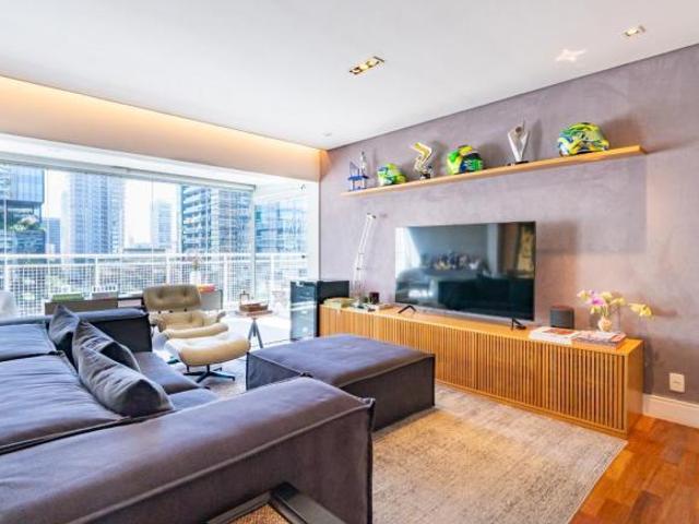 Apartamento tipo para venda em Itaim Bibi com 3 quartos, sendo 3 suítes, 169m²