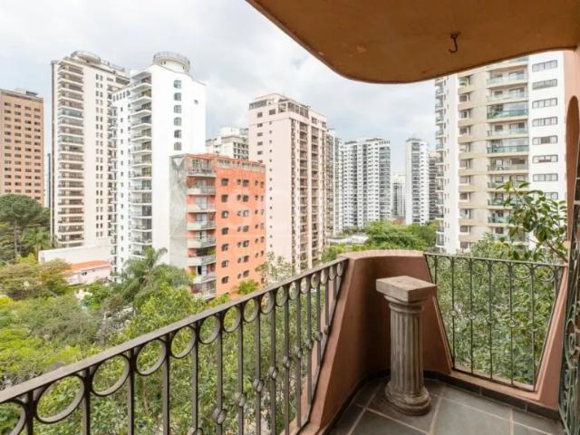 Apartamento tipo para venda em Moema com 3 quartos, sendo 1 suíte, 210m² 4 vagas