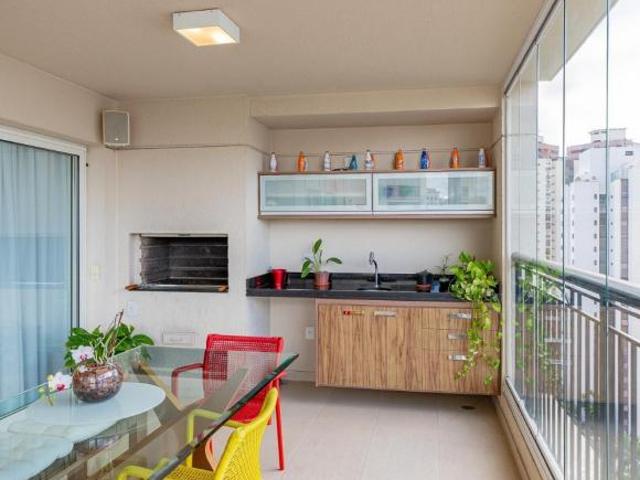 Apartamento tipo para venda em Moema com 3 quartos, sendo 3 suítes, 210m²
