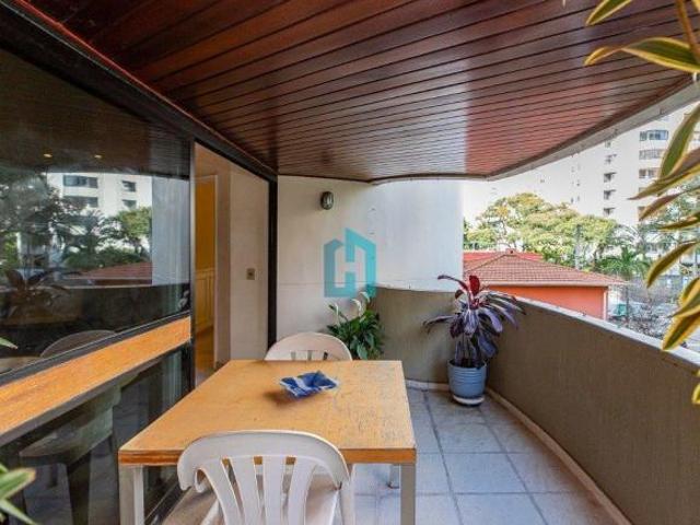 Apartamento tipo para venda em Moema com 4 quartos, sendo 4 suítes, 200m²
