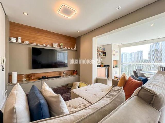 Apartamento tipo para venda em no Morumbi com 3 quartos, sendo 1 suíte, 107m²