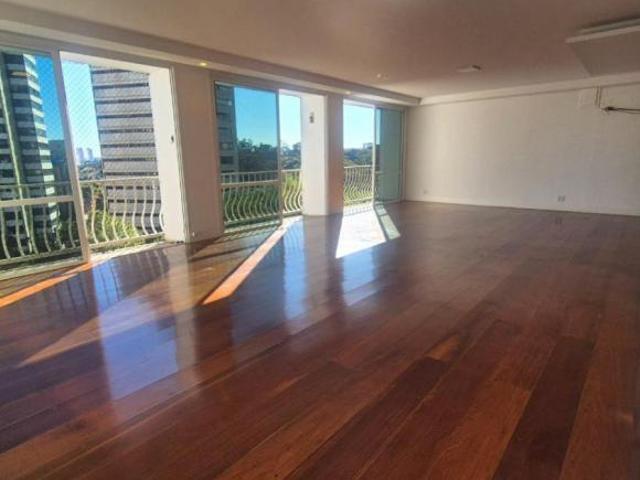 Apartamento tipo para venda em Real Parque com 4 quartos, sendo 1 suíte, 273m²