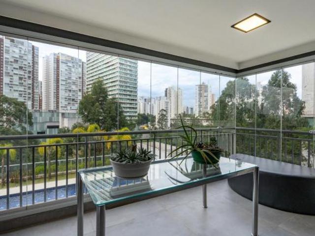 Apartamento tipo para venda em Vila Andrade com 3 quartos, sendo 2 suítes, 127m²