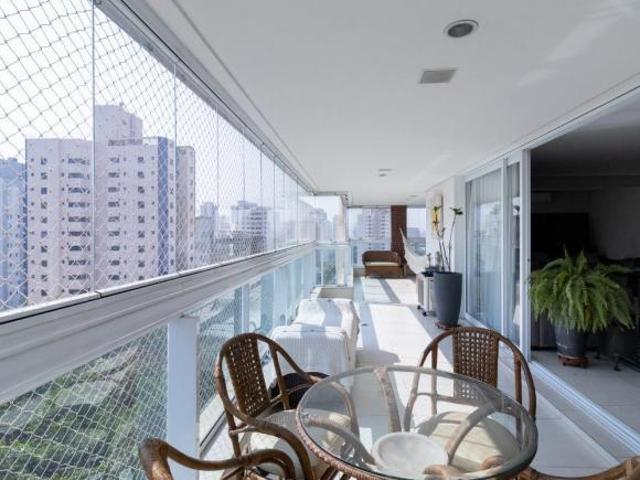 Apartamento tipo para venda em Vila Pompeia com 3 quartos, sendo 3 suítes, 226m²