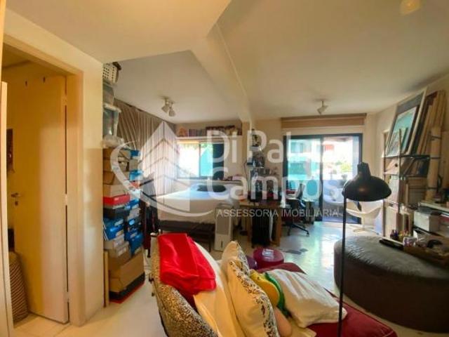 Apartamento tipo studio com sacada e vista aberta na Aclimação
