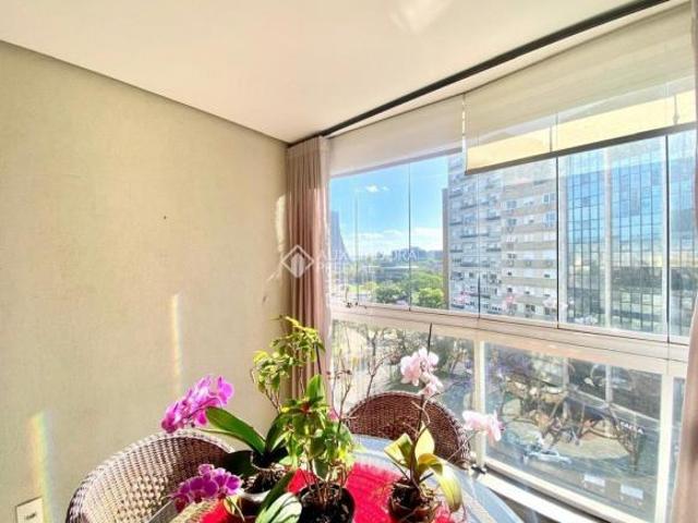 Apartamento todo mobiliado com sacada à venda no Centro Histórico de Porto Alegre