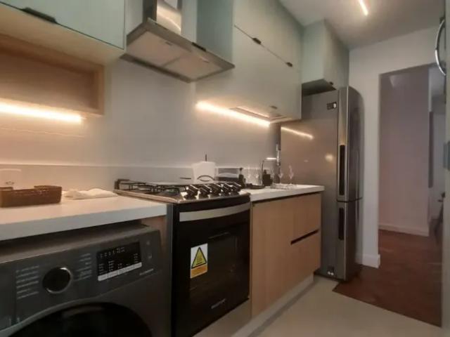 Apartamento todo reformado, à venda na Rua Benjamin Batista, Jardim Botânico