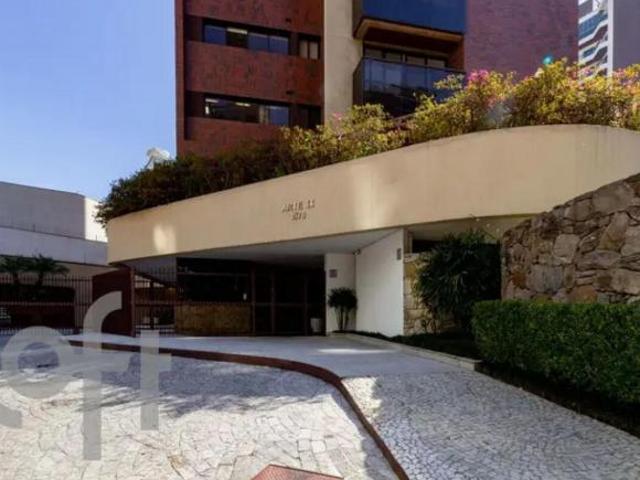 Apartamento todo reformado com 274m²