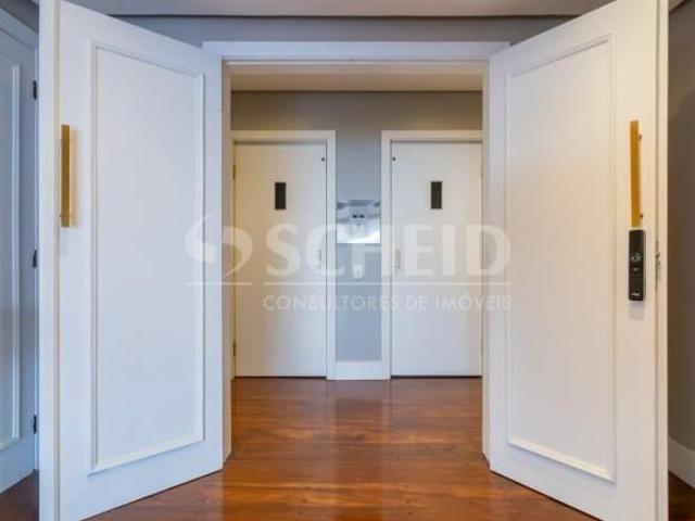 Apartamento todo reformado com 4 suítes no Condomínio São Paulo Golf Residências