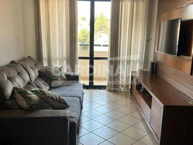 Apartamento todo reformado, com ótima localização