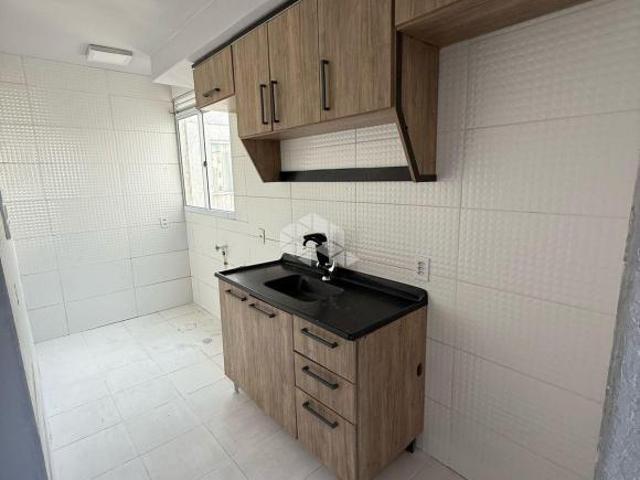 APARTAMENTO TODO REFORMADO DE 2 DORMITÓRIOS NO RUBEM BERTA