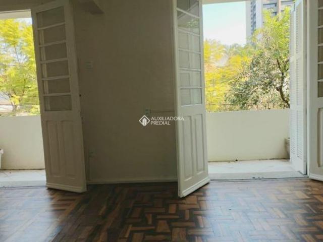 Apartamento todo reformado e modernizado no Moinhos de Vento