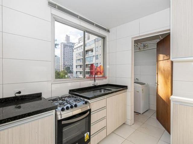 Apartamento todo reformado no Cabral à venda!