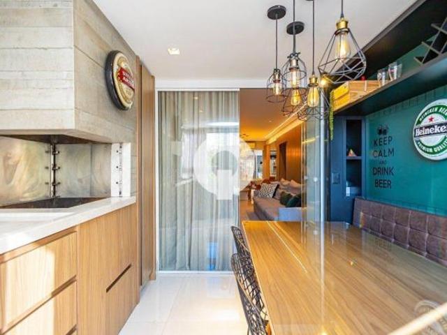 APARTAMENTO TODO REFORMADO NO CRISTO REI | 121M², 3 QUARTOS, SACADA COM CHURRASQUEIRA E MUITO SOL