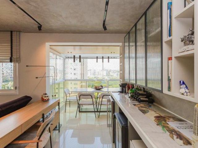 Apartamento totalmente mobiliado, com vista pro Parque Germânia