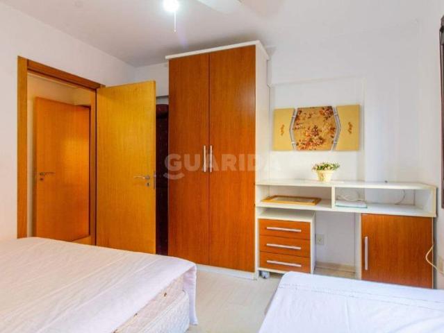 Apartamento totalmente mobiliado de 2 dormitórios, sendo 1 suíte, no bairro Moinhos de Vento. COD: 25708