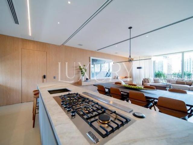 Apartamento totalmente mobiliado e nunca habitado com 293 m², 4 suítes à venda no bairro Itaim Bib