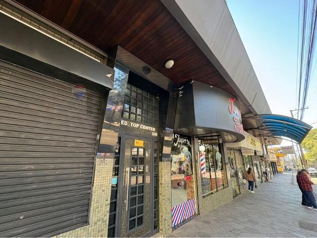 Apartamento totalmente mobiliado e equipado na Avenida Brasil com Rua Tiradentes, a uma quadra do Hospital de Clinicas