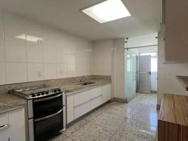 Apartamento totalmente montado, 3 quartos com suíte e 3 vagas de garagem cobertas, em excelente loca
